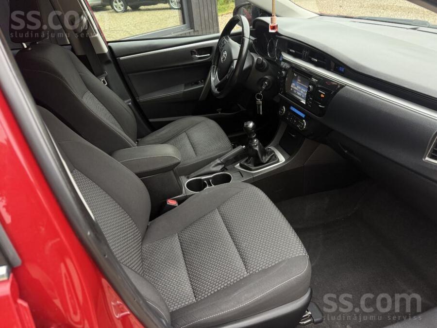 Red Toyota Corolla 2015 in Riga, with an engine capacity of 1.40 L and mileage of 199 thousand km for 6450 €, photo 29 on AUTOMOTO.COM.LV
