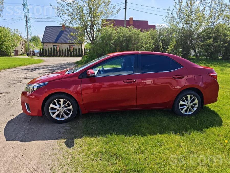 Sarkans Toyota Corolla 2015 Bauska, ar dzinēja tilpumu 1.40 L un nobraukumu 199 tūkst. km par 5800 €, foto 1 vietnē AUTOMOTO.COM.LV