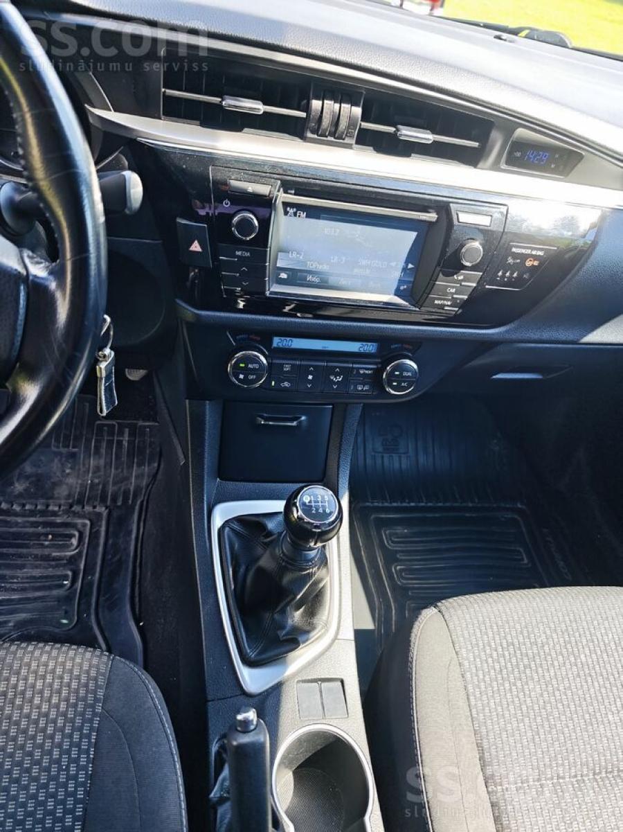 Sarkans Toyota Corolla 2015 Bauska, ar dzinēja tilpumu 1.40 L un nobraukumu 199 tūkst. km par 5800 €, foto 12 vietnē AUTOMOTO.COM.LV