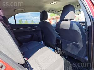 Sarkans Toyota Corolla 2015 Bauska, ar dzinēja tilpumu 1.40 L un nobraukumu 199 tūkst. km par 5800 €, foto 15 vietnē AUTOMOTO.COM.LV
