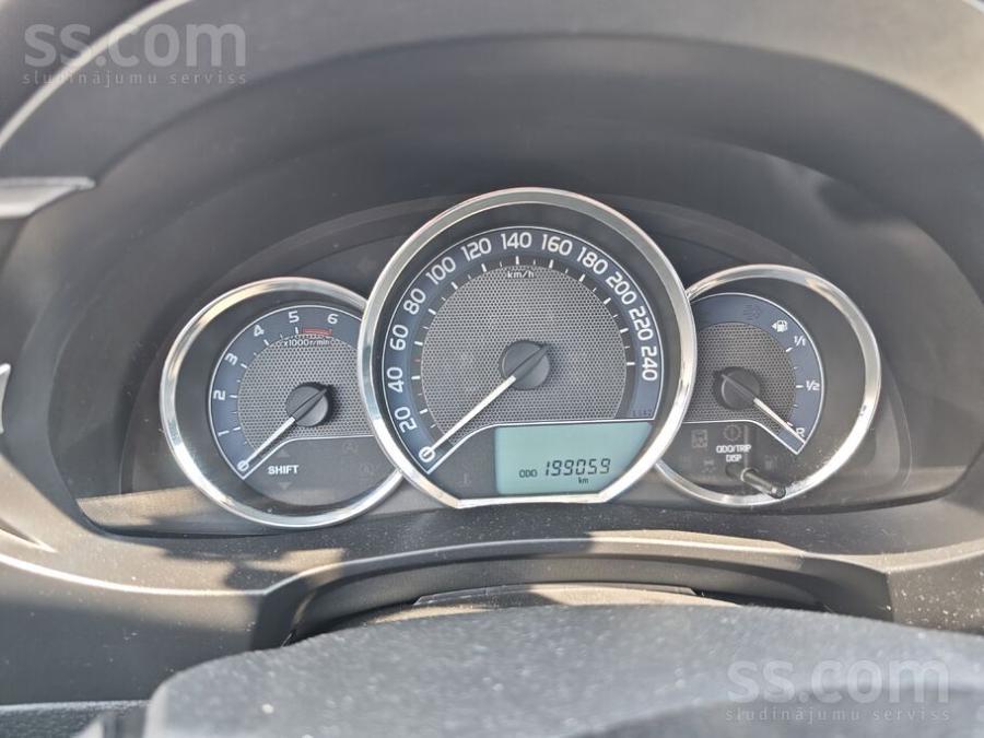 Sarkans Toyota Corolla 2015 Bauska, ar dzinēja tilpumu 1.40 L un nobraukumu 199 tūkst. km par 5800 €, foto 16 vietnē AUTOMOTO.COM.LV