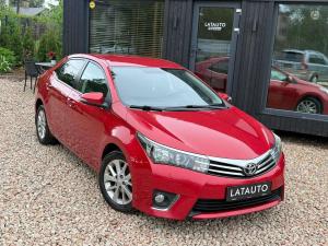 Red Toyota Corolla 2015 in Riga, with an engine capacity of 1.40 L and mileage of 199 thousand km for 6350 €, photo 1 on AUTOMOTO.COM.LV