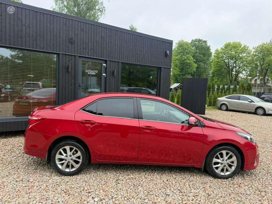 Sarkans Toyota Corolla 2015 Rīga, ar dzinēja tilpumu 1.40 L un nobraukumu 199 tūkst. km par 6350 €, foto 4 vietnē AUTOMOTO.COM.LV