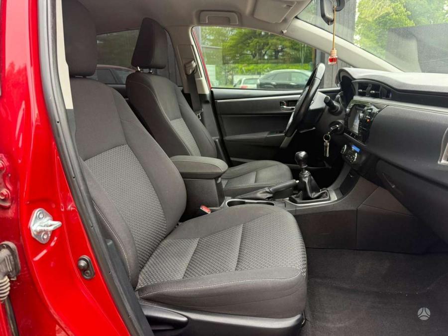Sarkans Toyota Corolla 2015 Rīga, ar dzinēja tilpumu 1.40 L un nobraukumu 199 tūkst. km par 6350 €, foto 14 vietnē AUTOMOTO.COM.LV