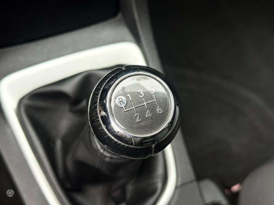 Sarkans Toyota Corolla 2015 Rīga, ar dzinēja tilpumu 1.40 L un nobraukumu 199 tūkst. km par 6350 €, foto 22 vietnē AUTOMOTO.COM.LV