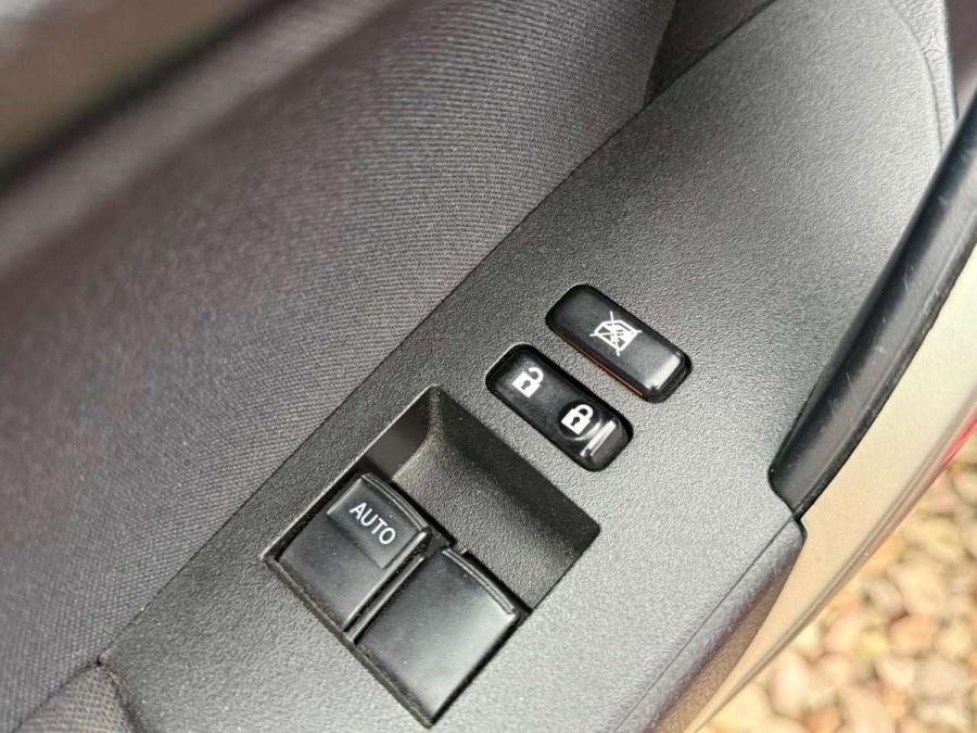 Sarkans Toyota Corolla 2015 Rīga, ar dzinēja tilpumu 1.40 L un nobraukumu 199 tūkst. km par 6350 €, foto 24 vietnē AUTOMOTO.COM.LV