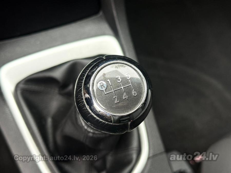 Sarkans Toyota Corolla 2015 Rīga, ar dzinēja tilpumu 1.40 L un nobraukumu 199 tūkst. km par 6290 €, foto 22 vietnē AUTOMOTO.COM.LV