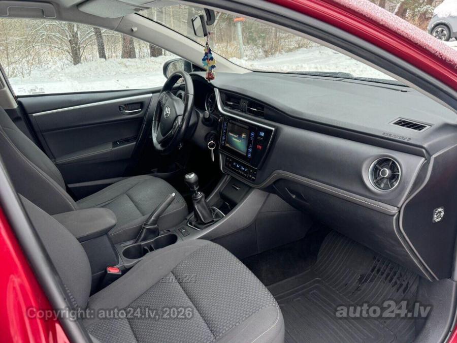 Red Toyota Corolla 2016 in Tallinn, with an engine capacity of 1.40 L and mileage of 241 thousand km for 7500 €, photo 10 on AUTOMOTO.COM.LV