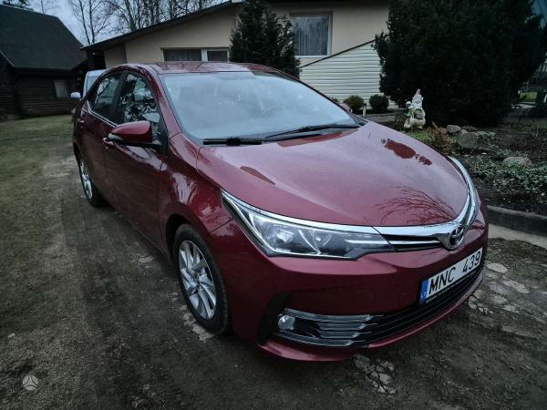 Red Toyota Corolla 2016 in Vilnius, with an engine capacity of 1.60 L and mileage of 146 thousand km for 9200 €, photo 1 on AUTOMOTO.COM.LV