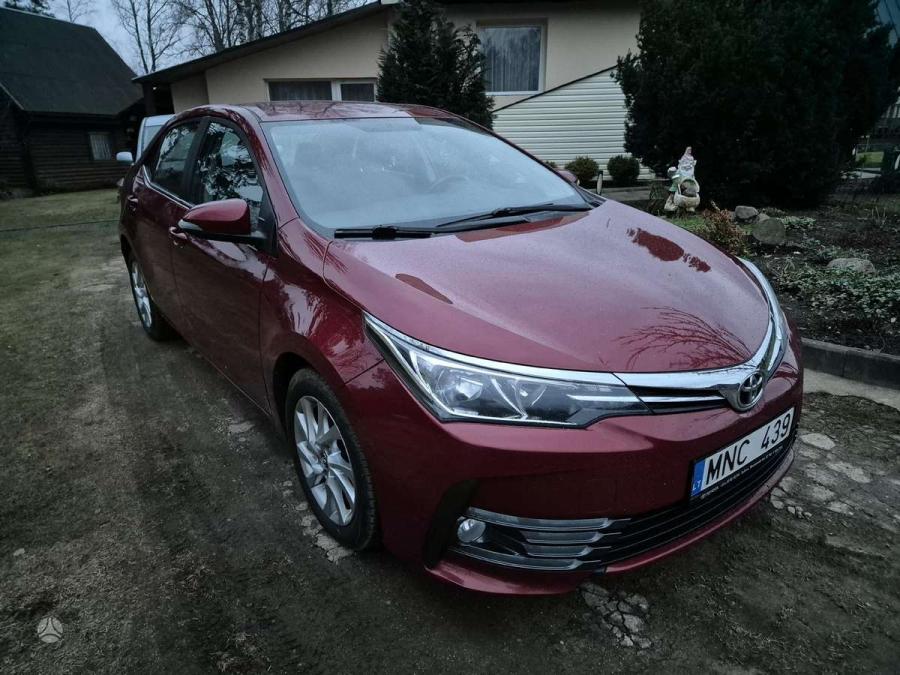 Sarkans Toyota Corolla 2016 Viļņa, ar dzinēja tilpumu 1.60 L un nobraukumu 146 tūkst. km par 9200 €, foto 1 vietnē AUTOMOTO.COM.LV