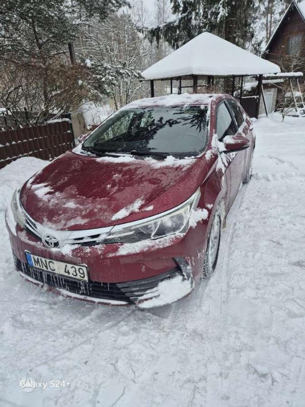 Red Toyota Corolla 2016 in Vilnius, with an engine capacity of 1.60 L and mileage of 146 thousand km for 9200 €, photo 2 on AUTOMOTO.COM.LV