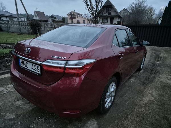 Red Toyota Corolla 2016 in Vilnius, with an engine capacity of 1.60 L and mileage of 146 thousand km for 9200 €, photo 10 on AUTOMOTO.COM.LV