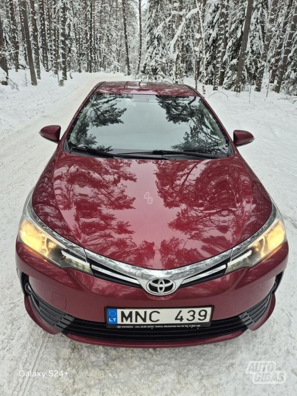 Sarkans Toyota Corolla 2016 Viļņa, ar dzinēja tilpumu 1.60 L un nobraukumu 146 tūkst. km par 9200 €, foto 2 vietnē AUTOMOTO.COM.LV