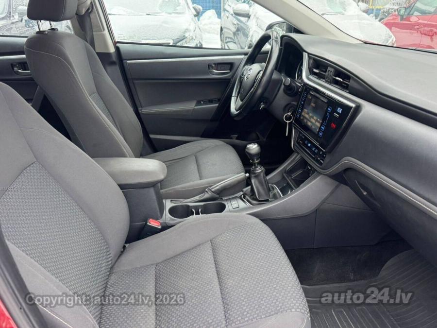 Sarkans Toyota Corolla 2016 Tallina, ar dzinēja tilpumu 1.40 L un nobraukumu 221 tūkst. km par 7500 €, foto 9 vietnē AUTOMOTO.COM.LV