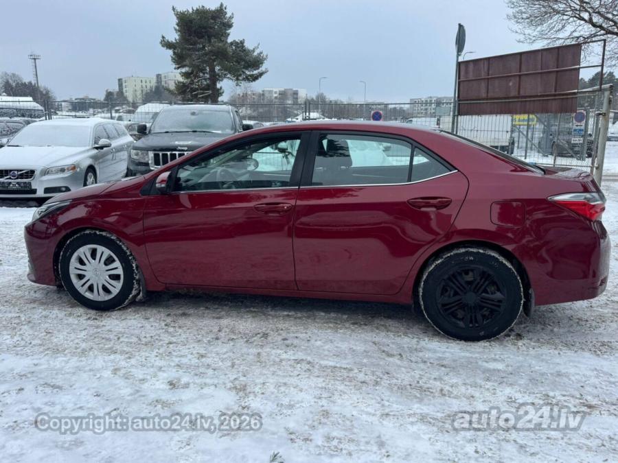 Red Toyota Corolla 2016 in Tallinn, with an engine capacity of 1.40 L and mileage of 221 thousand km for 7500 €, photo 4 on AUTOMOTO.COM.LV