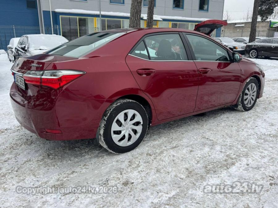 Red Toyota Corolla 2016 in Tallinn, with an engine capacity of 1.40 L and mileage of 221 thousand km for 7500 €, photo 5 on AUTOMOTO.COM.LV