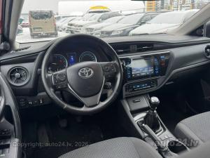 Red Toyota Corolla 2016 in Tallinn, with an engine capacity of 1.40 L and mileage of 221 thousand km for 7500 €, photo 8 on AUTOMOTO.COM.LV