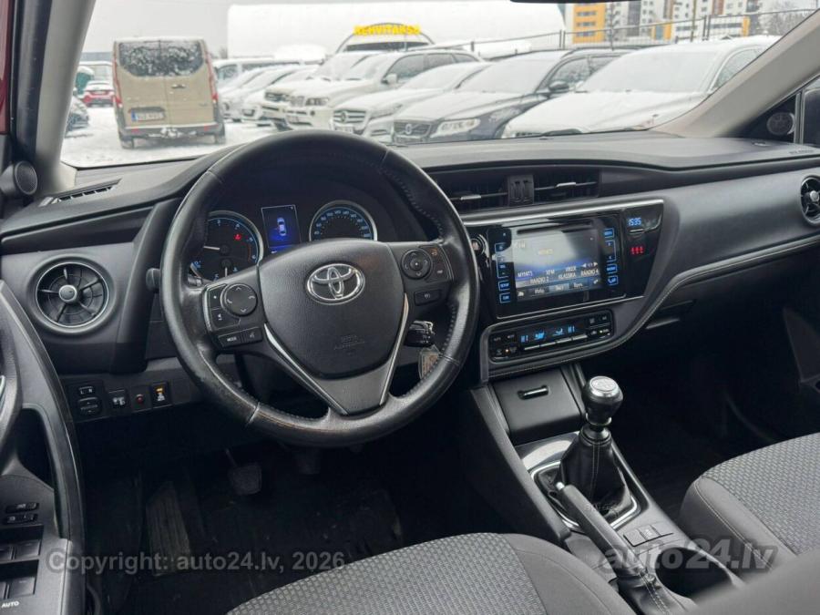 Red Toyota Corolla 2016 in Tallinn, with an engine capacity of 1.40 L and mileage of 221 thousand km for 7500 €, photo 8 on AUTOMOTO.COM.LV
