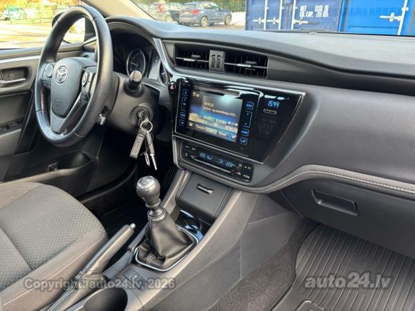 Sarkans Toyota Corolla 2017 Paide, ar dzinēja tilpumu 1.60 L un nobraukumu 115 tūkst. km par 11390 €, foto 8 vietnē AUTOMOTO.COM.LV