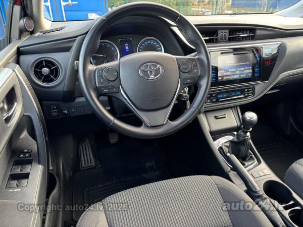 Red Toyota Corolla 2017 in Paide, with an engine capacity of 1.60 L and mileage of 115 thousand km for 11390 €, photo 11 on AUTOMOTO.COM.LV