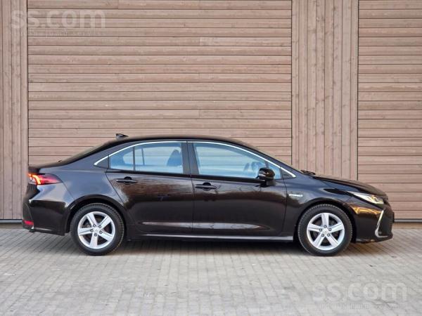 Red Toyota Corolla 2019 in Jelgava, with an engine capacity of 1.80 L and mileage of 173 thousand km for 14390 €, photo 4 on AUTOMOTO.COM.LV