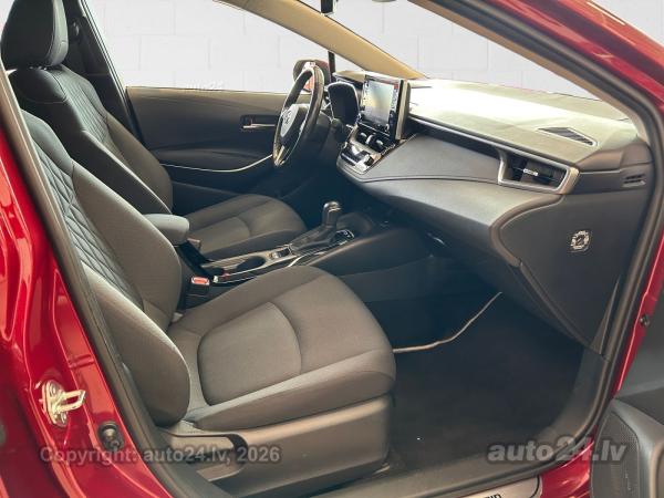 Red Toyota Corolla 2019 in Parnu, with an engine capacity of 1.80 L and mileage of 81 thousand km for 16900 €, photo 6 on AUTOMOTO.COM.LV