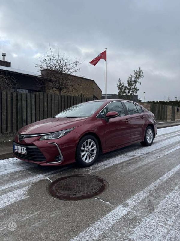 Sarkans Toyota Corolla 2020 Viļņa, ar dzinēja tilpumu 1.60 L un nobraukumu 97 tūkst. km par 16500 €, foto 3 vietnē AUTOMOTO.COM.LV