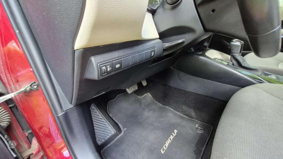 Sarkans Toyota Corolla 2020 Viļņa, ar dzinēja tilpumu 1.60 L un nobraukumu 146 tūkst. km par 12300 €, foto 22 vietnē AUTOMOTO.COM.LV