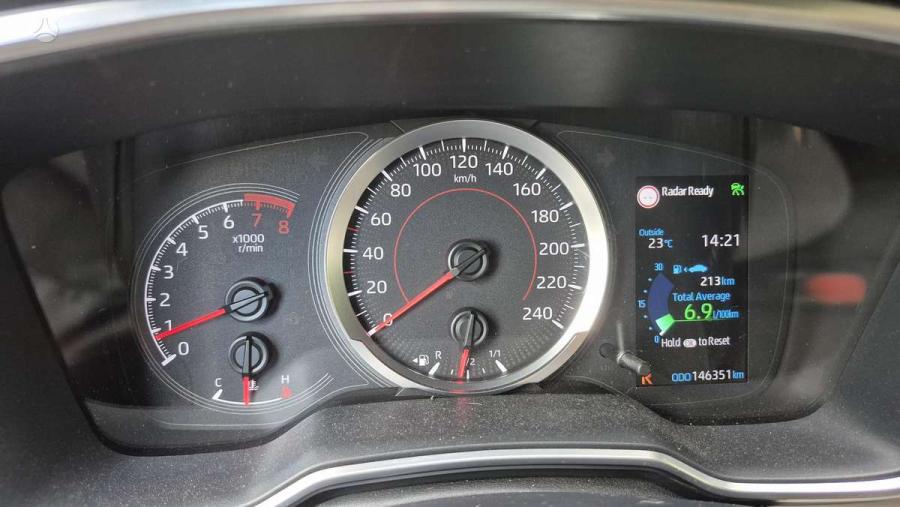 Sarkans Toyota Corolla 2020 Viļņa, ar dzinēja tilpumu 1.60 L un nobraukumu 146 tūkst. km par 12300 €, foto 24 vietnē AUTOMOTO.COM.LV