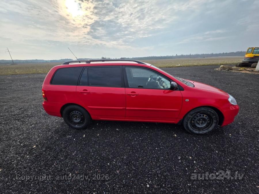Sarkans Toyota Corolla 2005 Tallina, ar dzinēja tilpumu 1.40 L un nobraukumu 417 tūkst. km par 1100 €, foto 2 vietnē AUTOMOTO.COM.LV