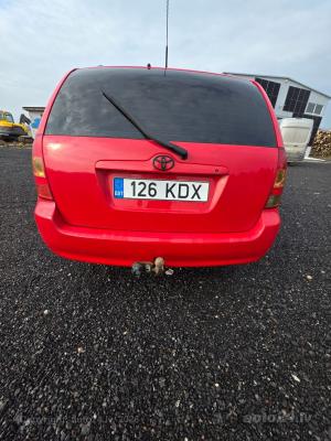 Sarkans Toyota Corolla 2005 Tallina, ar dzinēja tilpumu 1.40 L un nobraukumu 417 tūkst. km par 1100 €, foto 3 vietnē AUTOMOTO.COM.LV