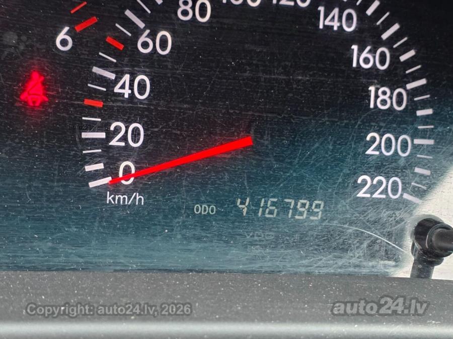 Sarkans Toyota Corolla 2005 Tallina, ar dzinēja tilpumu 1.40 L un nobraukumu 417 tūkst. km par 1100 €, foto 8 vietnē AUTOMOTO.COM.LV