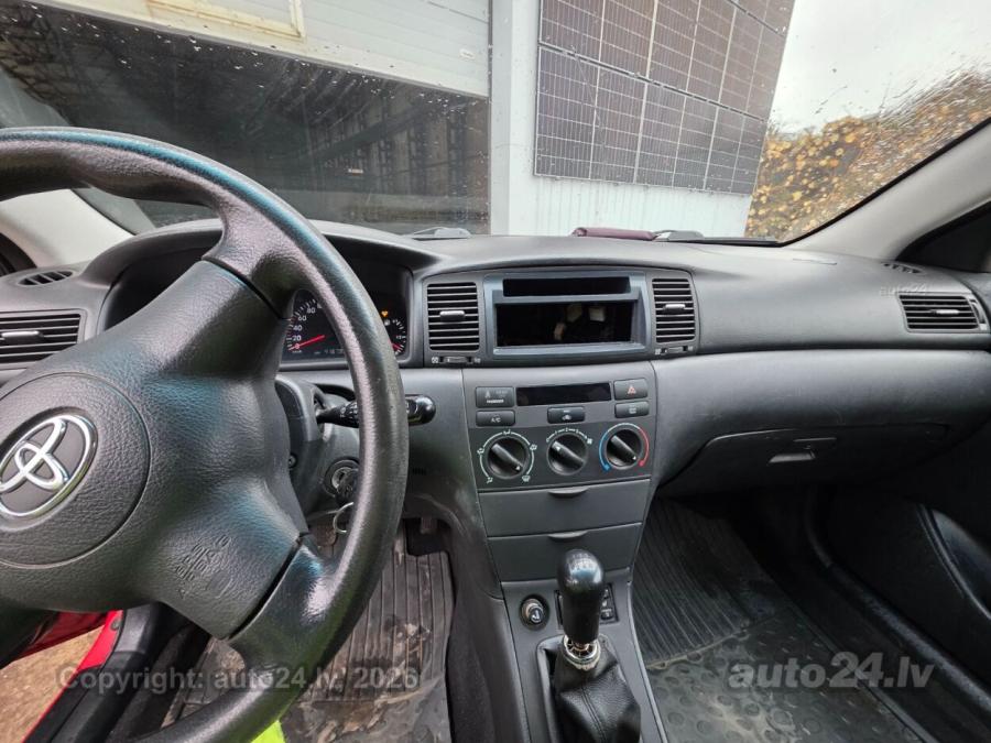 Sarkans Toyota Corolla 2005 Tallina, ar dzinēja tilpumu 1.40 L un nobraukumu 417 tūkst. km par 1100 €, foto 9 vietnē AUTOMOTO.COM.LV