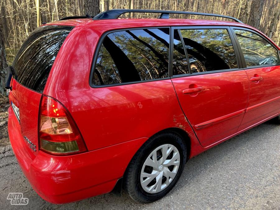 Red Toyota Corolla 2005 in Vilnius, with an engine capacity of 1.40 L and mileage of 388 thousand km for 1450 €, photo 5 on AUTOMOTO.COM.LV