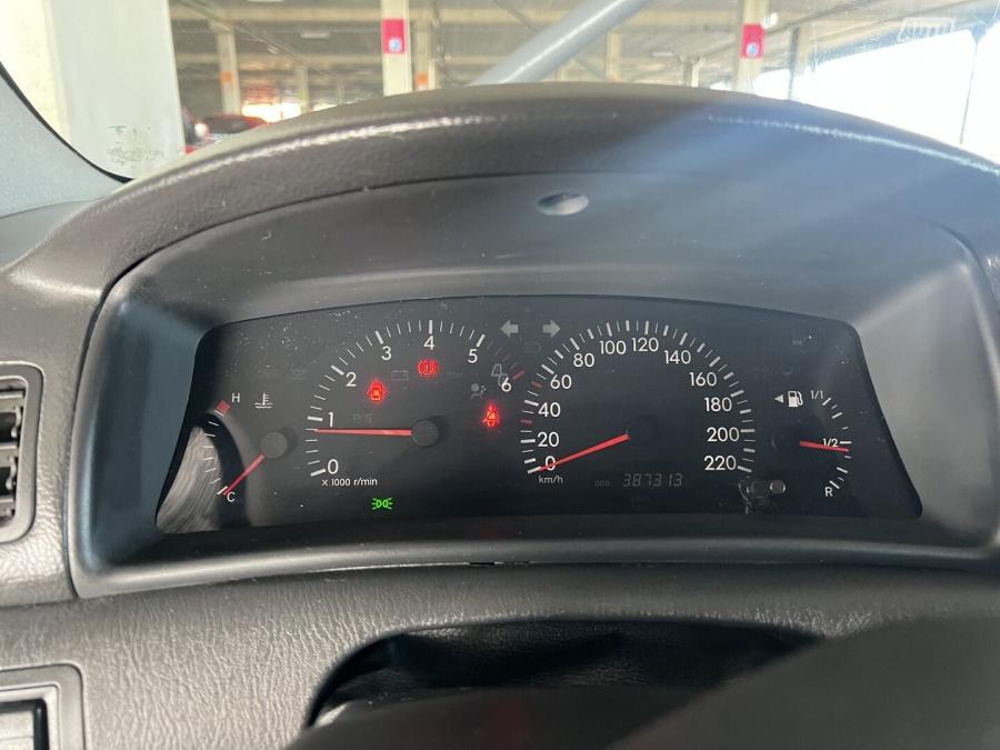 Red Toyota Corolla 2005 in Vilnius, with an engine capacity of 1.40 L and mileage of 388 thousand km for 1450 €, photo 13 on AUTOMOTO.COM.LV