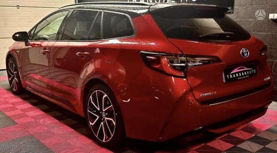 Red Toyota Corolla 2019 in Taurage, with an engine capacity of 1.99 L and mileage of 240 thousand km for 12400 €, photo 3 on AUTOMOTO.COM.LV