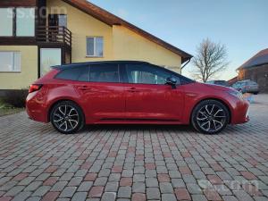 Red Toyota Corolla 2019 in Riga, with an engine capacity of 2.00 L and mileage of 251 thousand km for 16000 €, photo 3 on AUTOMOTO.COM.LV