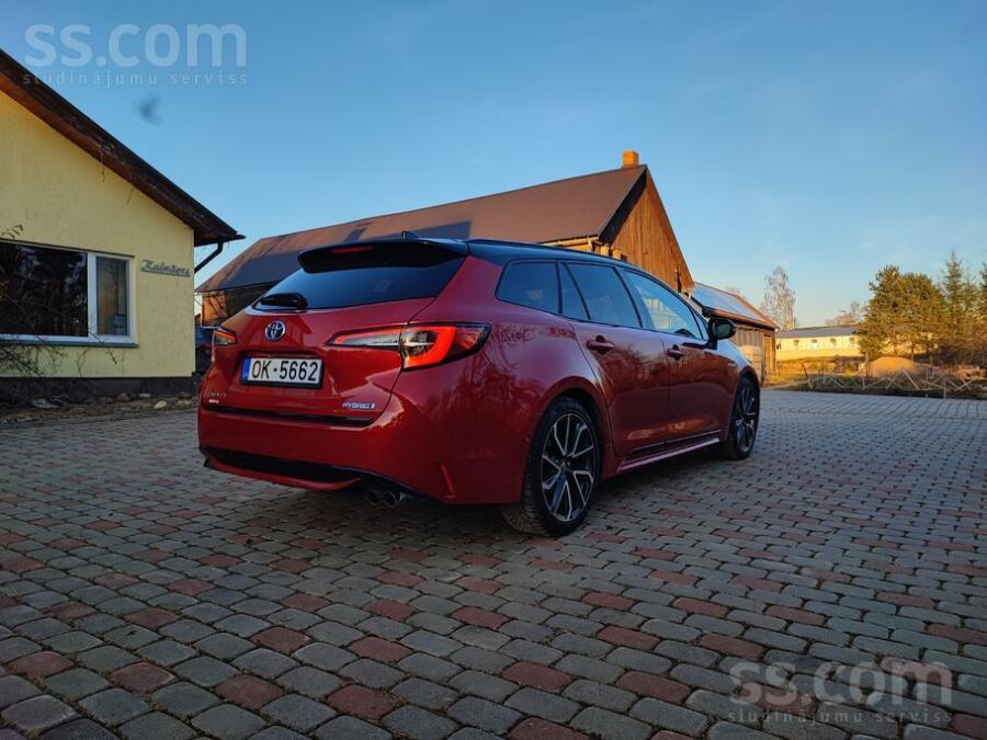 Red Toyota Corolla 2019 in Riga, with an engine capacity of 2.00 L and mileage of 251 thousand km for 16000 €, photo 4 on AUTOMOTO.COM.LV