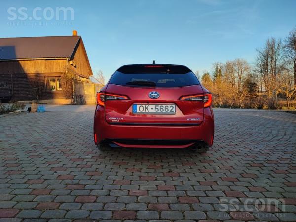 Red Toyota Corolla 2019 in Riga, with an engine capacity of 2.00 L and mileage of 251 thousand km for 16000 €, photo 4 on AUTOMOTO.COM.LV
