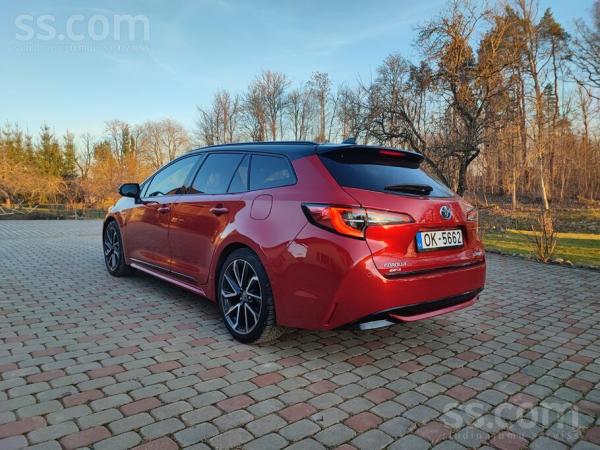 Red Toyota Corolla 2019 in Riga, with an engine capacity of 2.00 L and mileage of 251 thousand km for 16000 €, photo 5 on AUTOMOTO.COM.LV