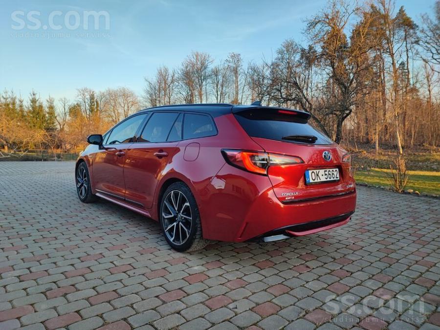 Red Toyota Corolla 2019 in Riga, with an engine capacity of 2.00 L and mileage of 251 thousand km for 16000 €, photo 6 on AUTOMOTO.COM.LV