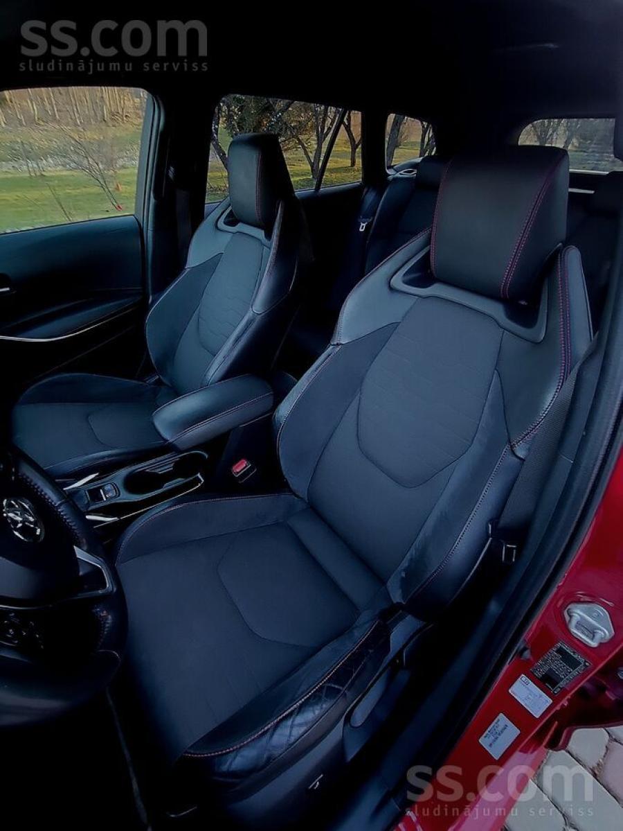 Red Toyota Corolla 2019 in Riga, with an engine capacity of 2.00 L and mileage of 251 thousand km for 16000 €, photo 12 on AUTOMOTO.COM.LV