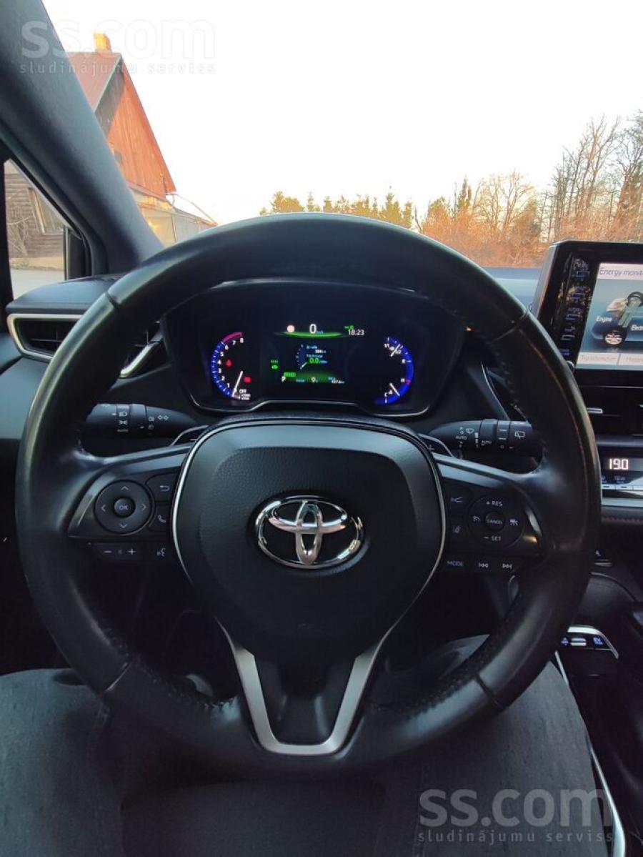 Red Toyota Corolla 2019 in Riga, with an engine capacity of 2.00 L and mileage of 251 thousand km for 16000 €, photo 14 on AUTOMOTO.COM.LV