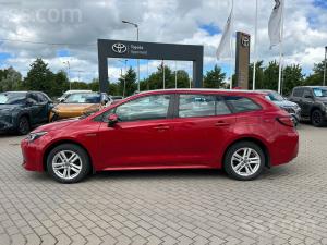 Red Toyota Corolla 2019 in Liepaja, with an engine capacity of 1.80 L and mileage of 166 thousand km for 16900 €, photo 3 on AUTOMOTO.COM.LV