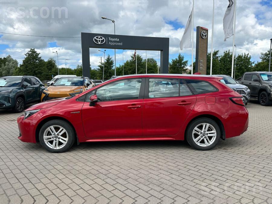Red Toyota Corolla 2019 in Liepaja, with an engine capacity of 1.80 L and mileage of 166 thousand km for 16900 €, photo 3 on AUTOMOTO.COM.LV