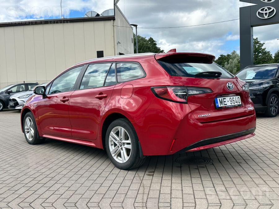 Red Toyota Corolla 2019 in Liepaja, with an engine capacity of 1.80 L and mileage of 166 thousand km for 16900 €, photo 4 on AUTOMOTO.COM.LV