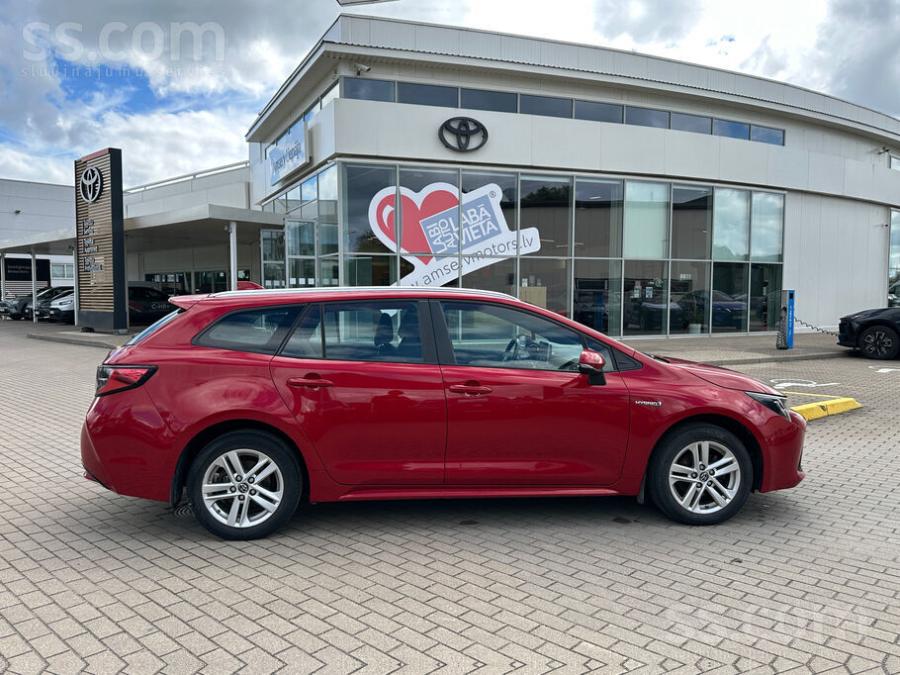 Red Toyota Corolla 2019 in Liepaja, with an engine capacity of 1.80 L and mileage of 166 thousand km for 16900 €, photo 6 on AUTOMOTO.COM.LV