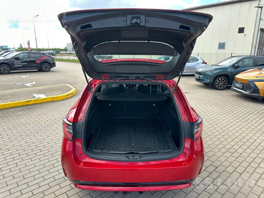 Red Toyota Corolla 2019 in Liepaja, with an engine capacity of 1.80 L and mileage of 166 thousand km for 16900 €, photo 10 on AUTOMOTO.COM.LV