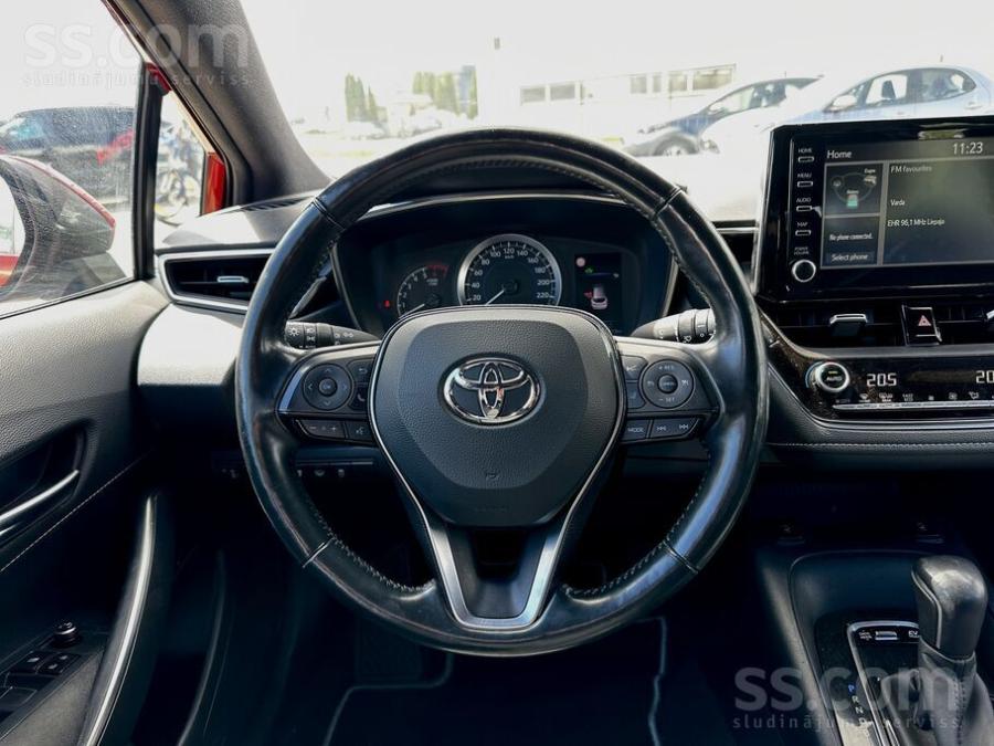 Red Toyota Corolla 2019 in Liepaja, with an engine capacity of 1.80 L and mileage of 166 thousand km for 16900 €, photo 12 on AUTOMOTO.COM.LV