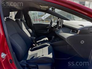 Red Toyota Corolla 2019 in Liepaja, with an engine capacity of 1.80 L and mileage of 166 thousand km for 16900 €, photo 16 on AUTOMOTO.COM.LV